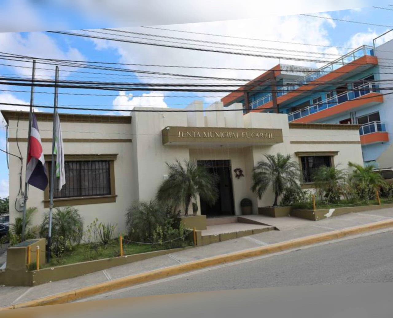 TRUCK Vs BUS 66 ROUTE / PATANA VS GUAGUA RUTA 66 - FilmFreeway