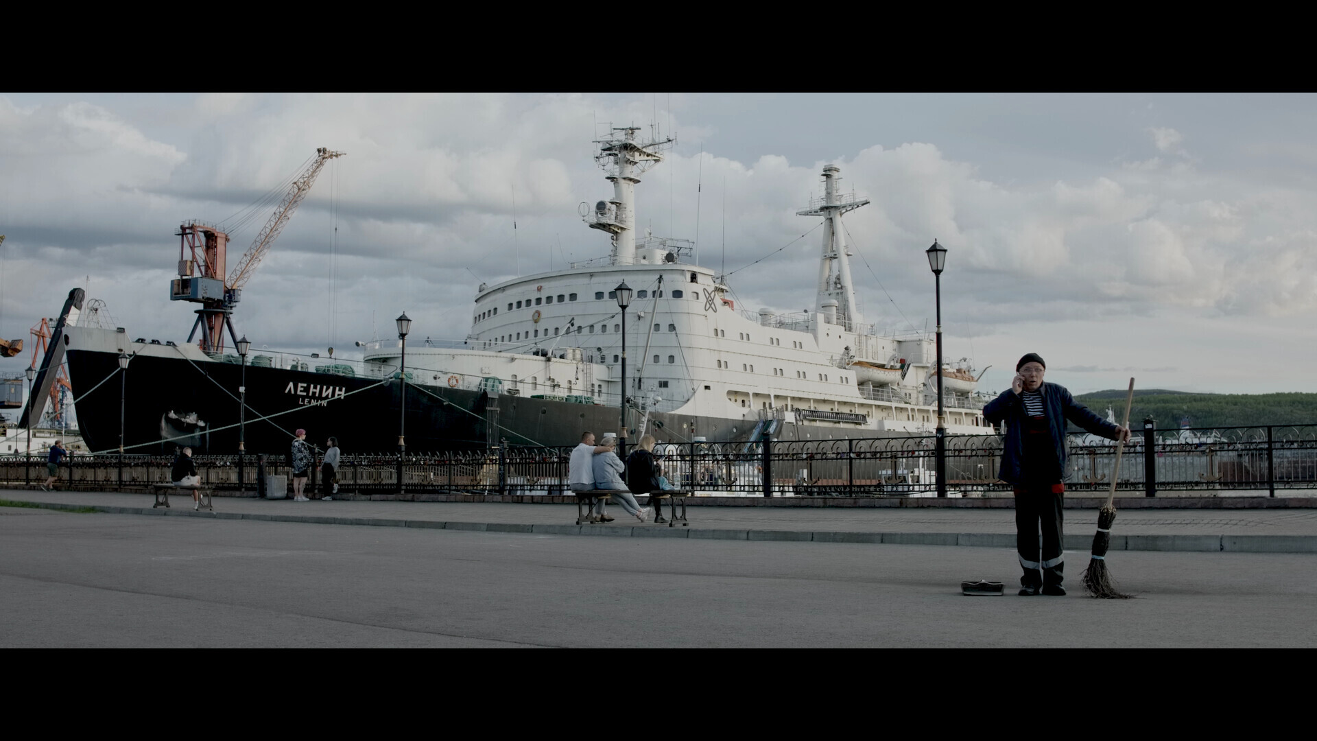 Lenin in reverse/esrever ni nineL - FilmFreeway